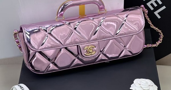 Chanel 25K chain runway tote bag